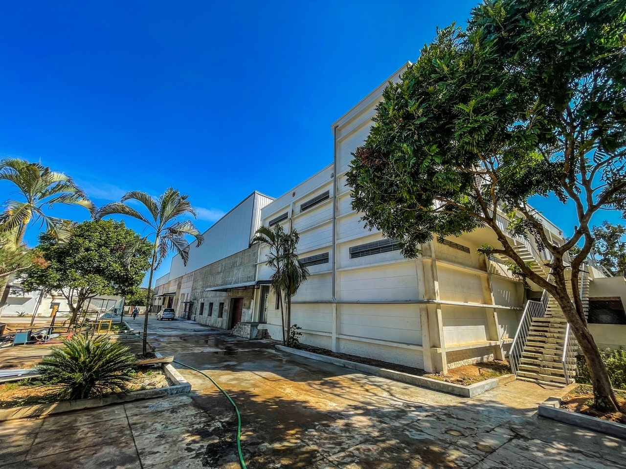 Home | Mahindra Accelo