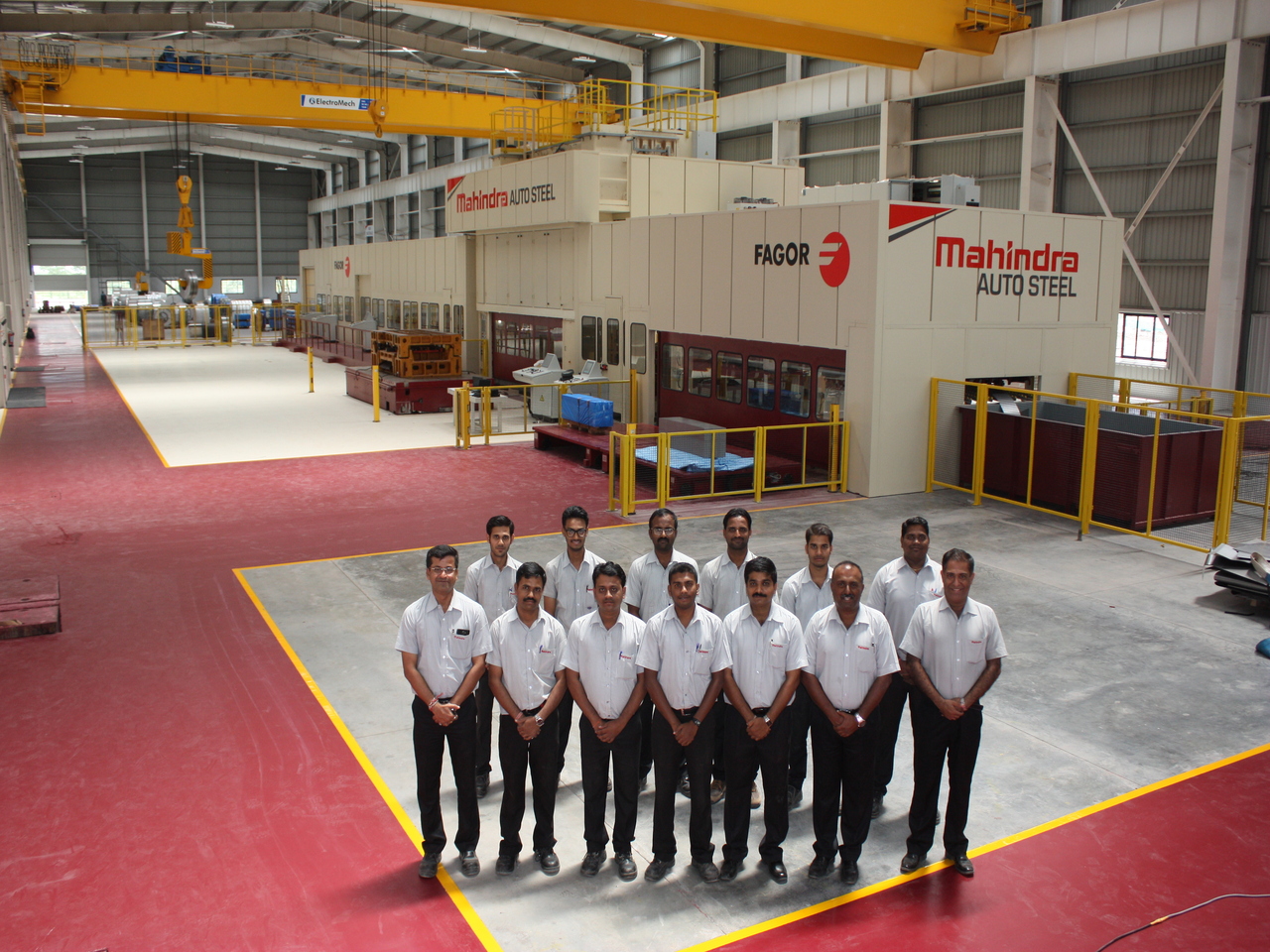 Home | Mahindra Accelo